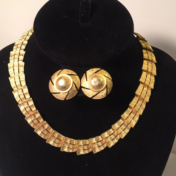 Puccini | Jewelry | Vintage Gorgeous Puccini Gold Necklace Earrings ...